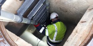 Pipes obstruction by inflatable plugs to retain extinguishment water ...