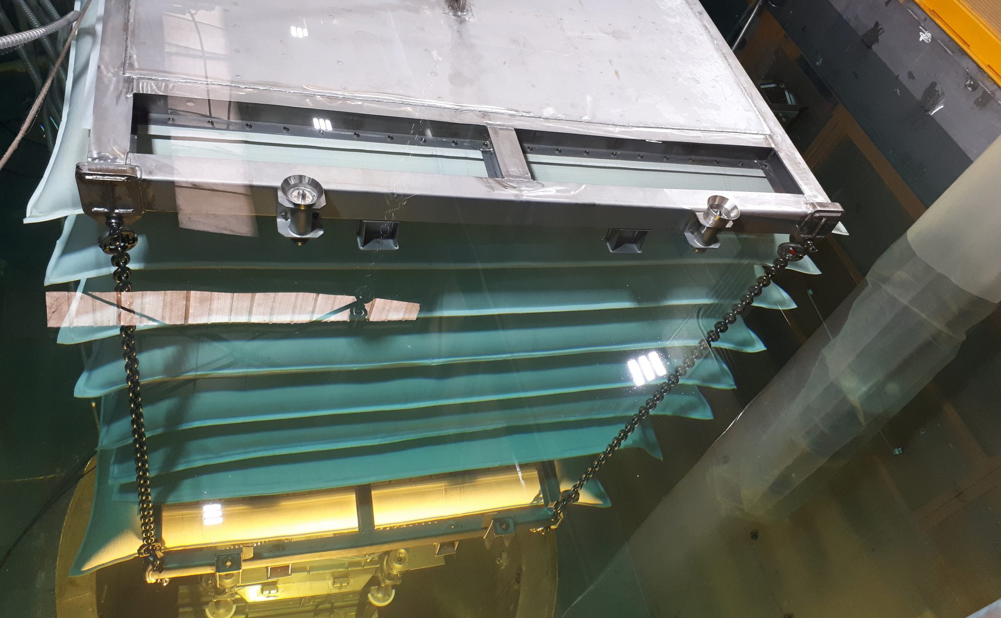 Nuclear lifting cushions to lift fuel storage racks | Pronal