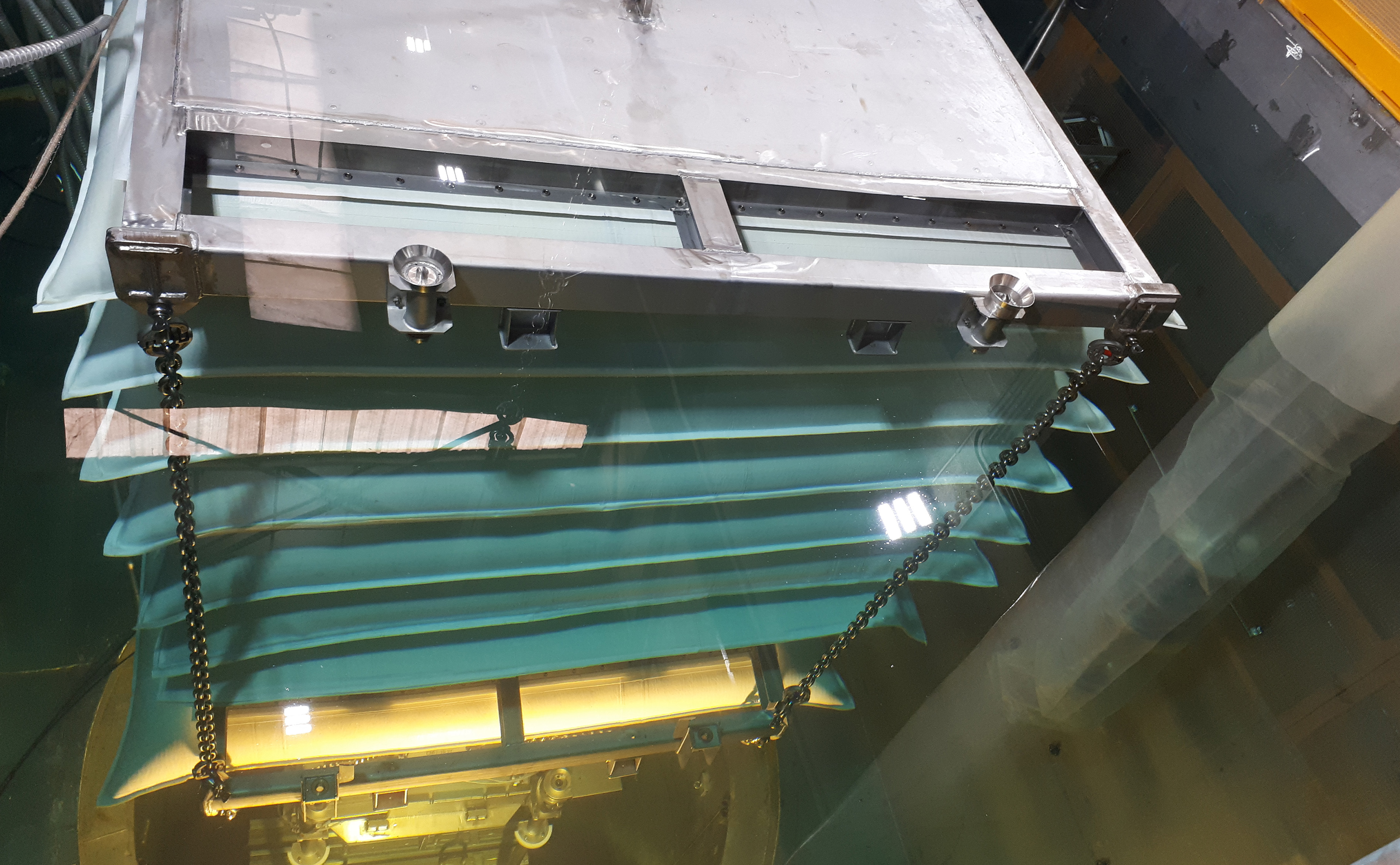 Nuclear lifting cushions to lift fuel storage racks | Pronal