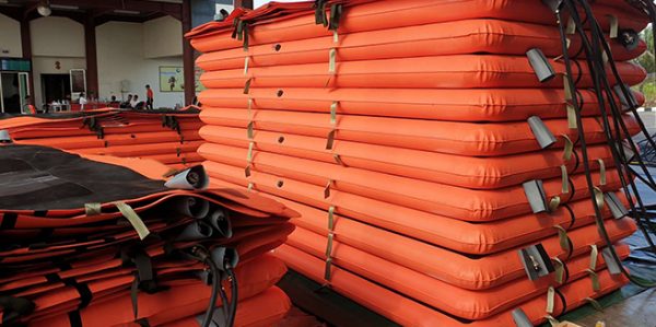 Equipments for aircraft recovery in an Indonesian airport - Pronal