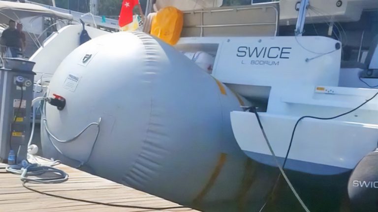 Boat lifting: boat maintenance with an inflatable system