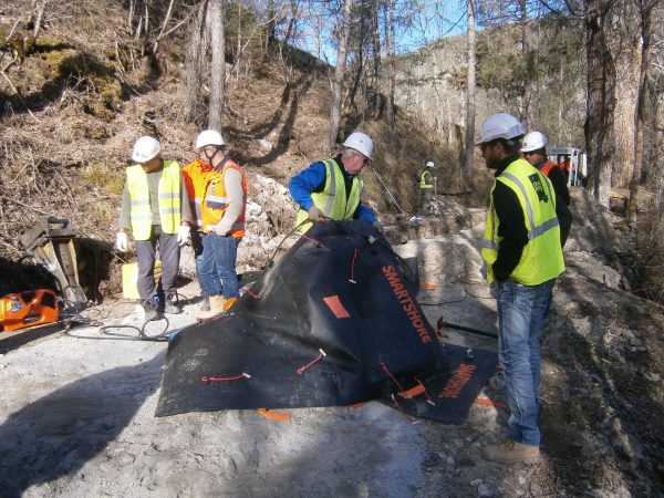 Why choose the inflatable trench shield