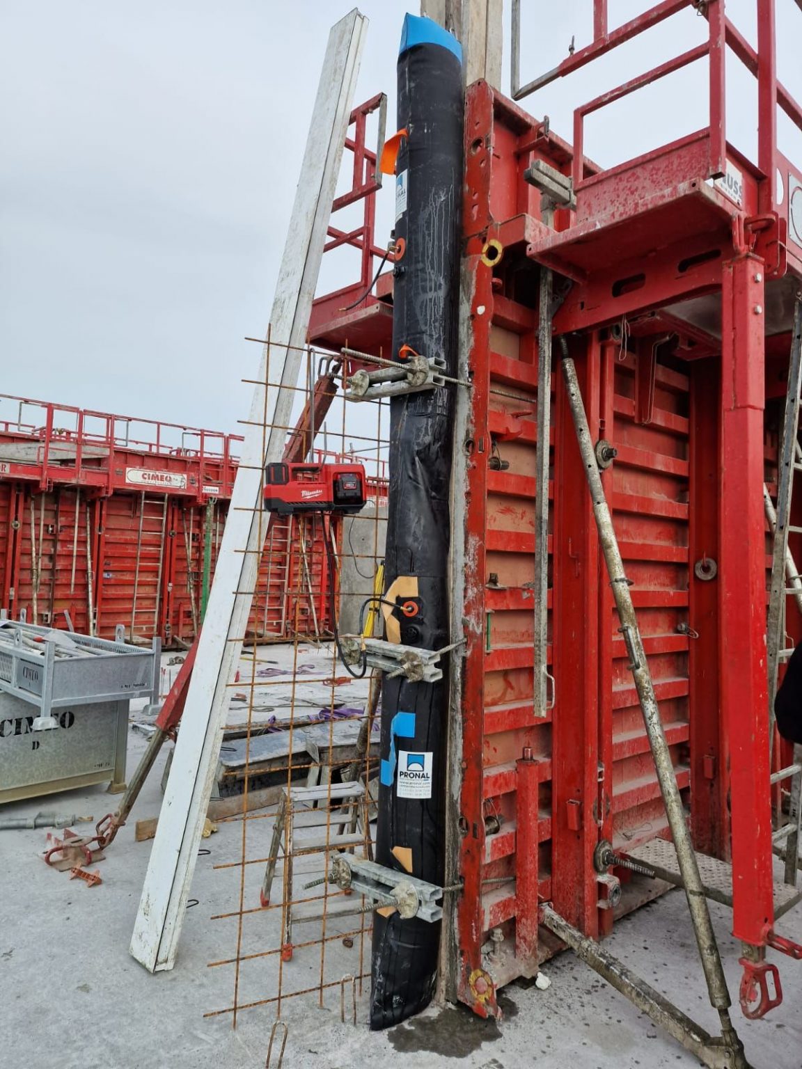 Pourquoi choisir une banche de coffrage souple plutôt que rigide