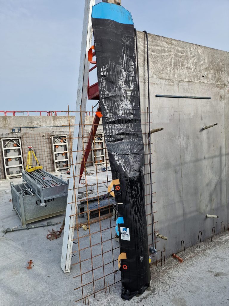 Pourquoi choisir une banche de coffrage souple plutôt que rigide